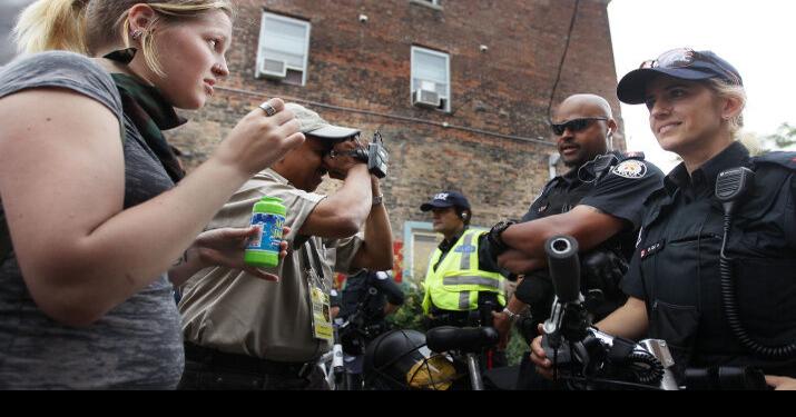Toronto's 'Officer Bubbles' gains web notoriety