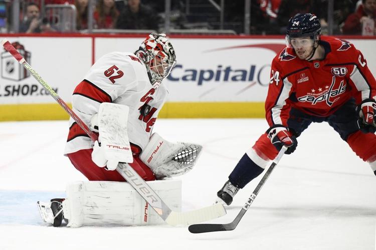 Charlie Lindgren shines with a windmill save as the Capitals beat the ...