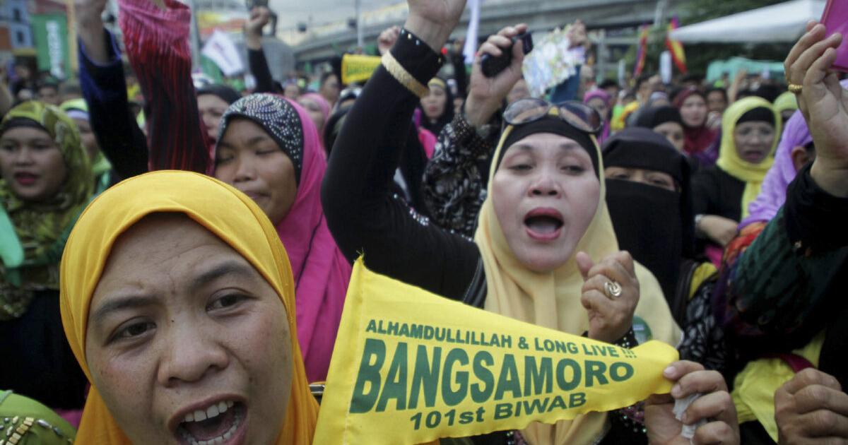Philippines signs peace deal with Muslim rebels: ‘No more war… Enough!’