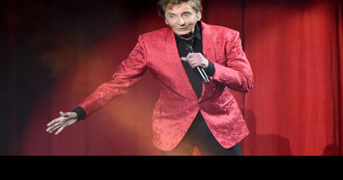 Barry Manilow marries longtime manager Garry Kief