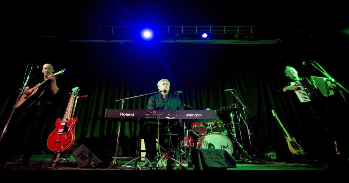 Prime Minister Harper joins the band at Calgary’s Cowboys nightclub
