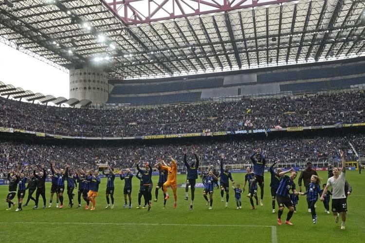 Inter celebrates Serie A title with an open-air bus parade. Abraham ...