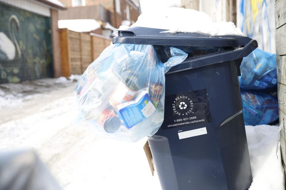 Ontario’s new blue bin recycling not same all over: mayors