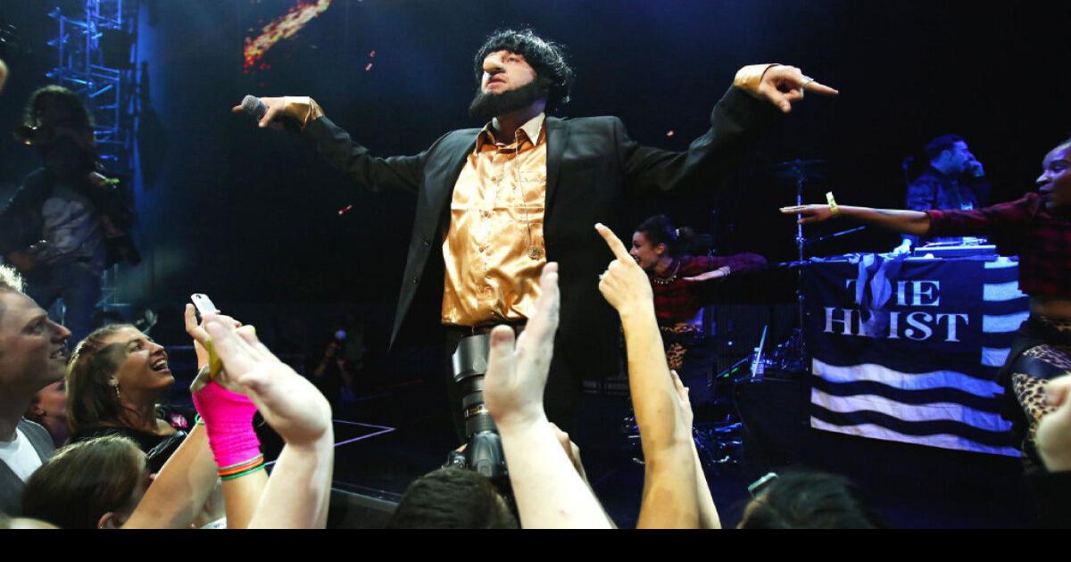 Macklemore apologizes for offensive costume