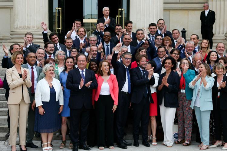 Trudeau, Singh must look to France to avoid Poilievre