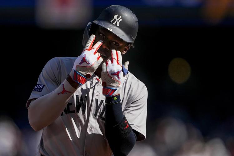 Logan Gilbert reaches 200 Ks, Mariners stay on edge of playoff race ...