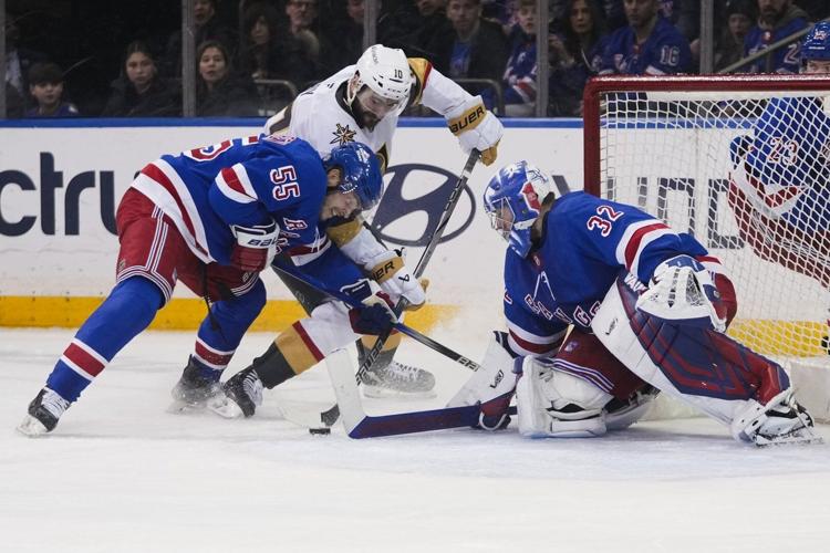 Rangers' Quick lauded by teammates after getting 400th win