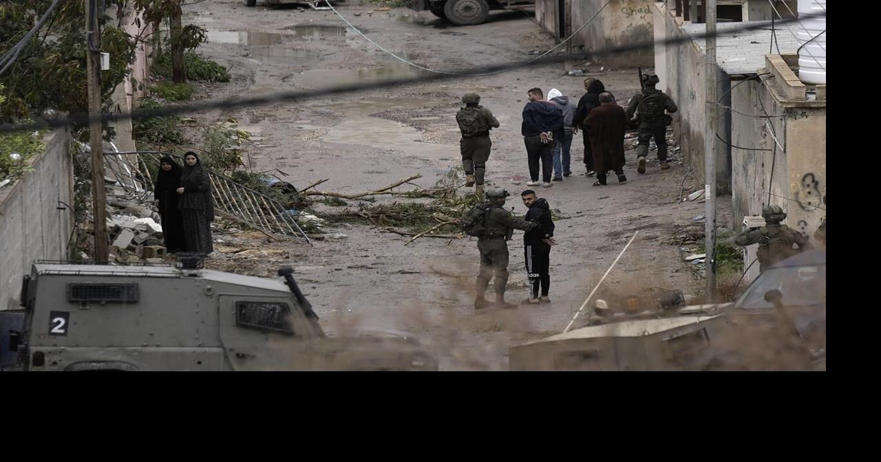 Israeli army besieges homes of fugitives in West Bank raid