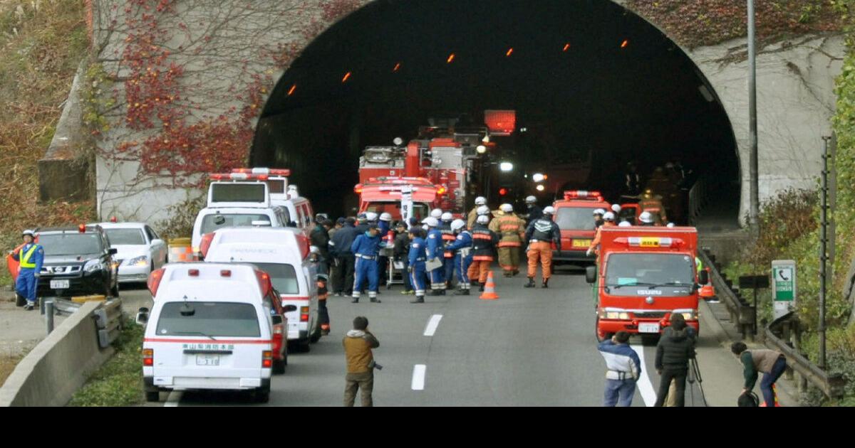 Japan tunnel collapse traps cars