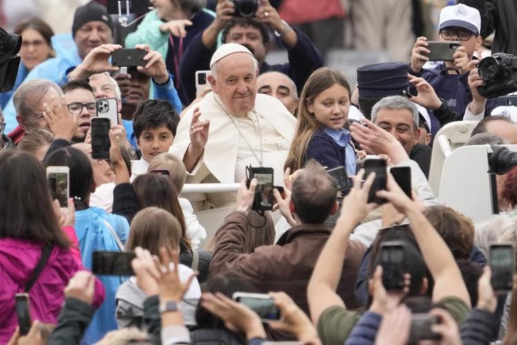 Pope takes cellphone call during general audience, meets with clergy ...