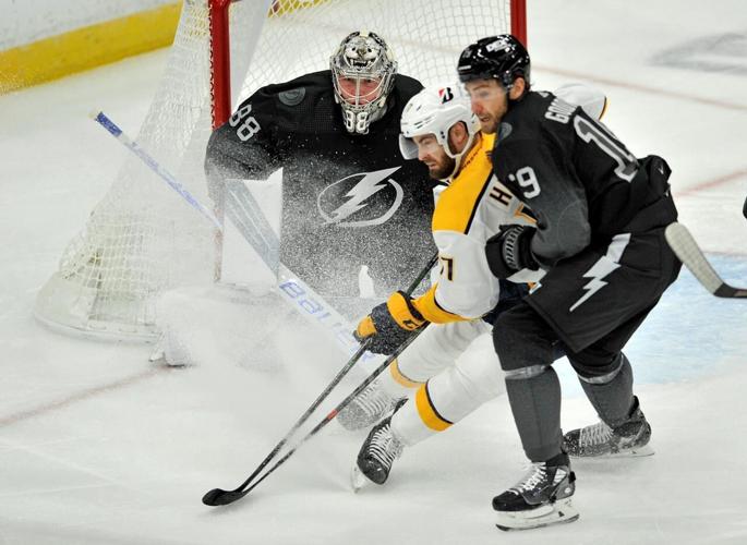 Lightning raise banner for fans, beat Predators 6-3