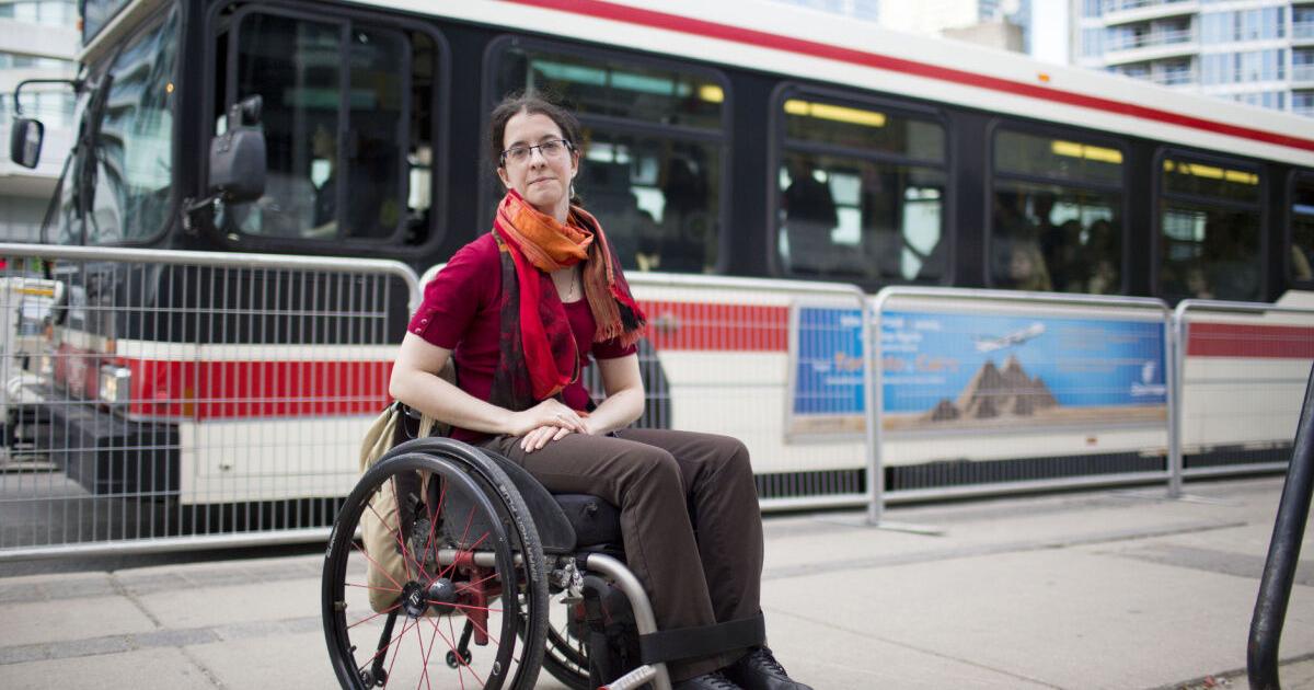 TTC driver refuses to let riders in wheelchairs exit bus