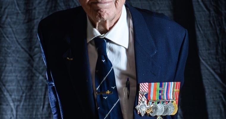‘Andy’ Carswell, a WWII flying ace who twice escaped from a German PoW ...