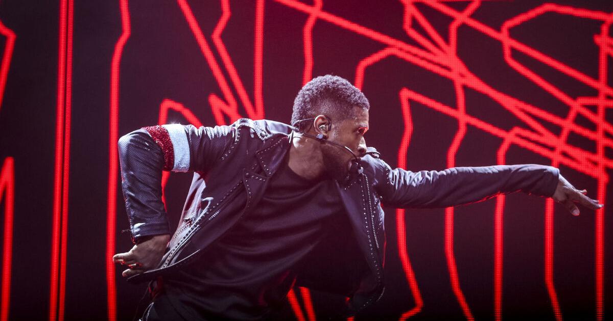 Usher slow jams the Air Canada Centre: review