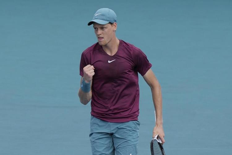 Elena Rybakina hits 10 aces in Miami for 12th straight win