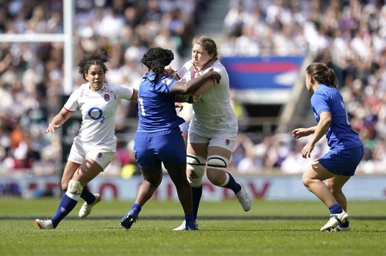 Record crowd for women’s rugby sees England retain 6N title
