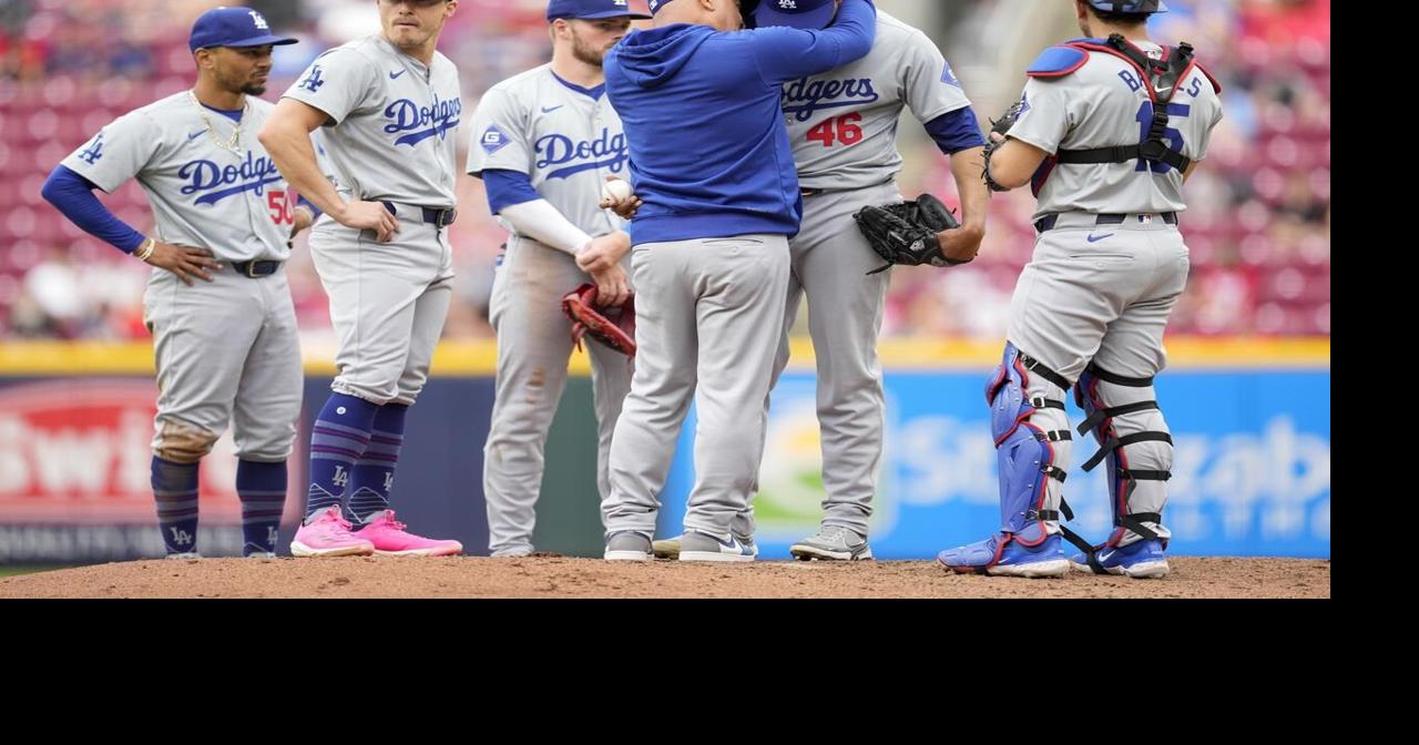 Dodgers manager Dave Roberts gives 3B Kiké Hernández a pass on fielding ...