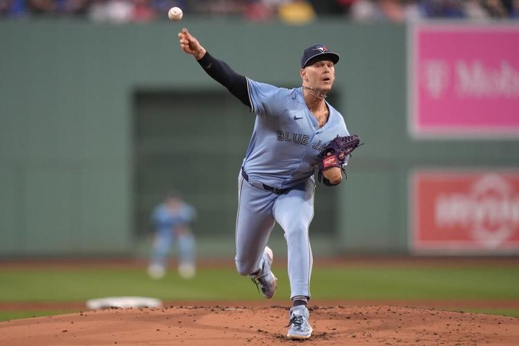 Bowden Francis takes no-hitter into 6th, Blue Jays beat Red Sox 2-0