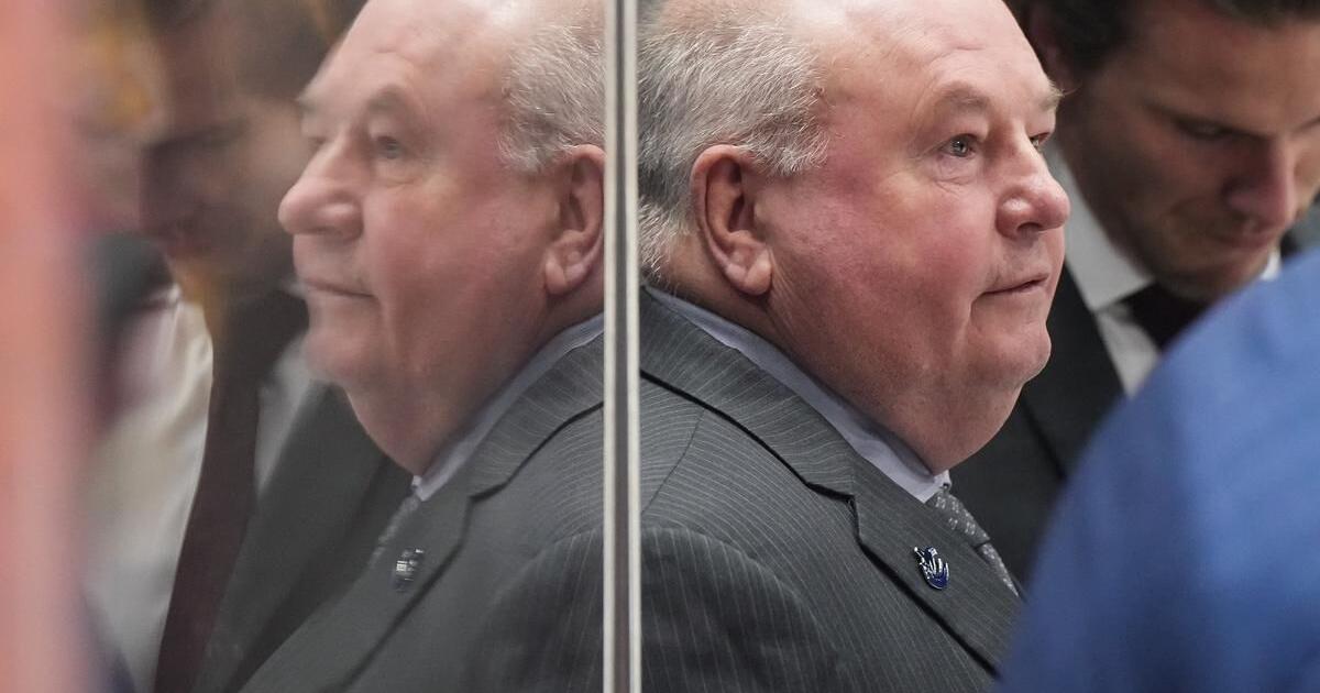 Boudreau a man at his own funeral in final days with Canucks
