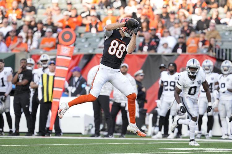Mike Gesicki agrees to 3-year, $25.5 million deal with Bengals, AP ...
