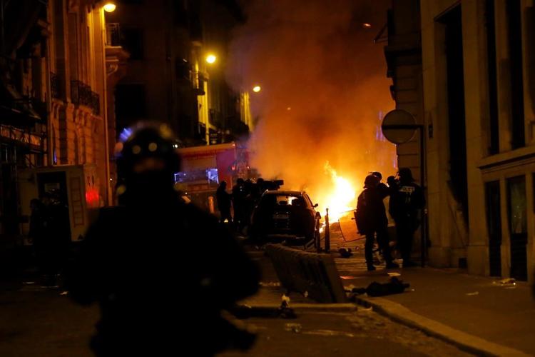 Fans clash with Paris riot police after PSG loses final