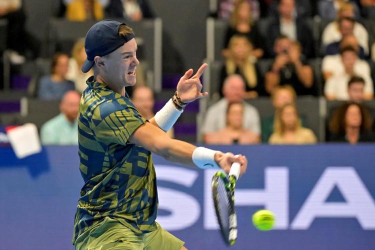 Auger-Aliassime wins Swiss Indoors for 3rd title in October