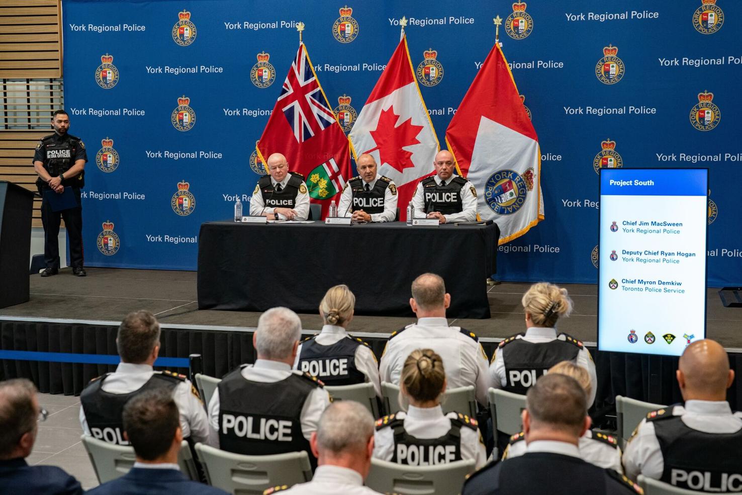 Toronto police officers arrested: Youths in would-be hit team on ...