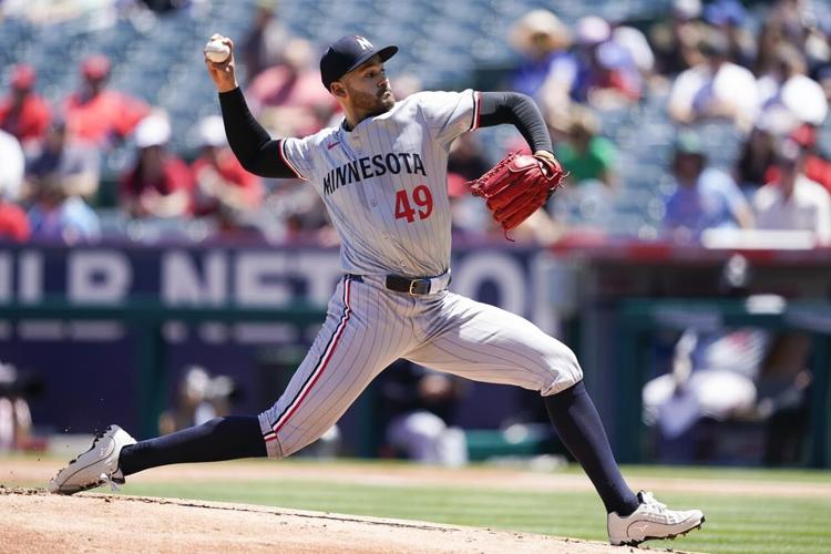 Twins pound out 17 hits, claim their seventh straight win with an 11-5 ...