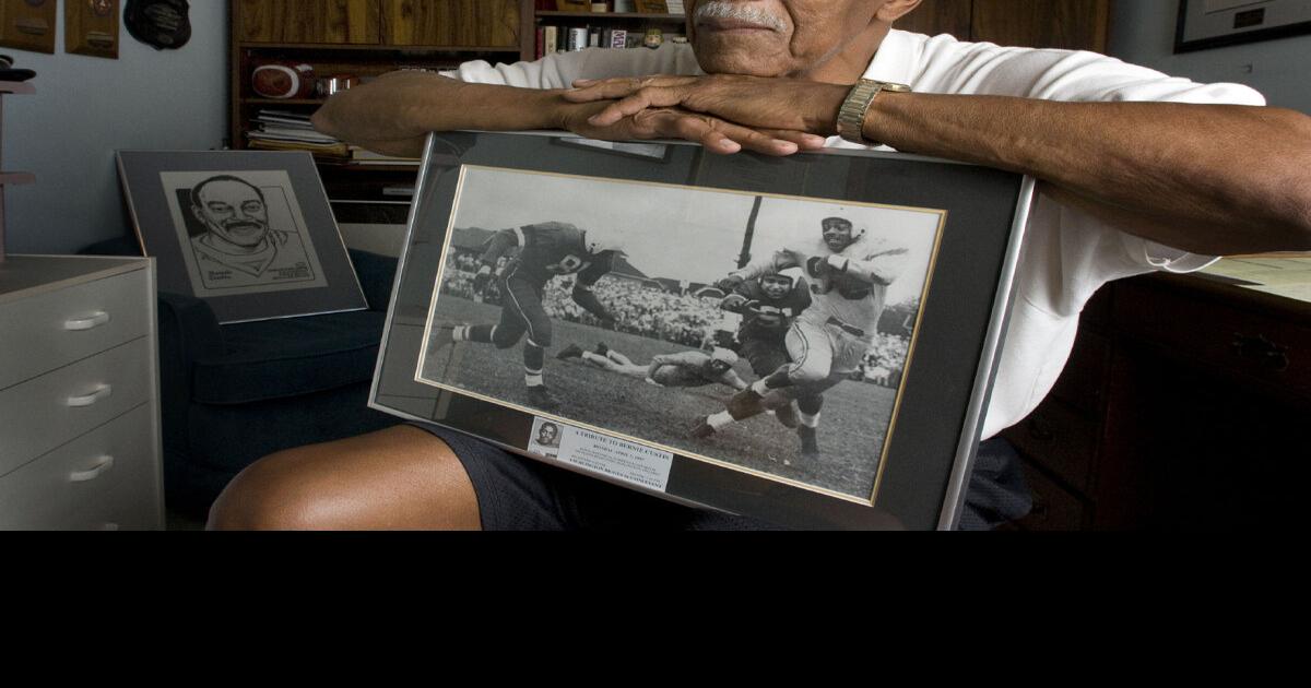 Trailblazing black quarterback Bernie Custis dead at 88
