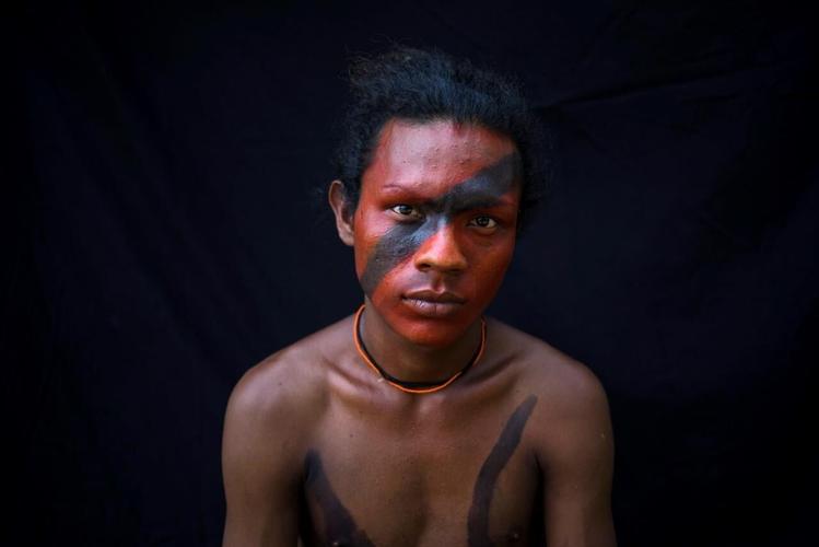 AP PHOTOS: Amazon’s Tembe paint bodies for rituals and war