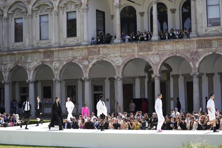 Valentino challenges masculine notions, opening Milan Fashion Week ...