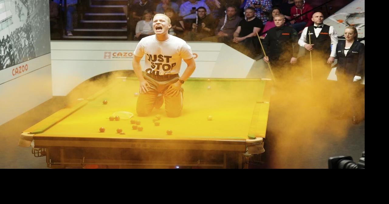 Vandalized snooker table reclothed, back in play at worlds