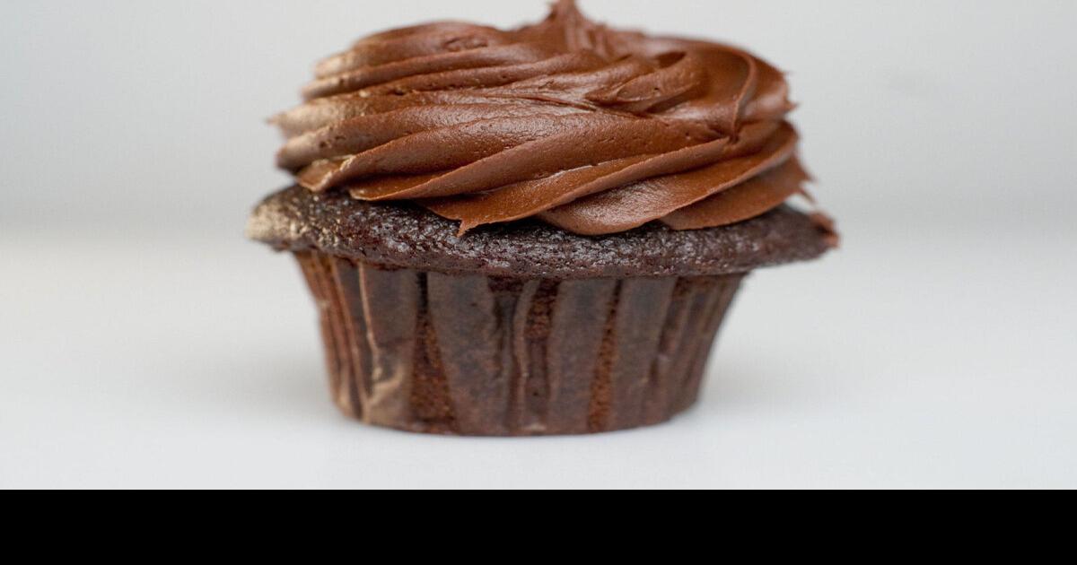 Chocolate cupcake from Prairie Girl Bakery has almost 700 calories and ...