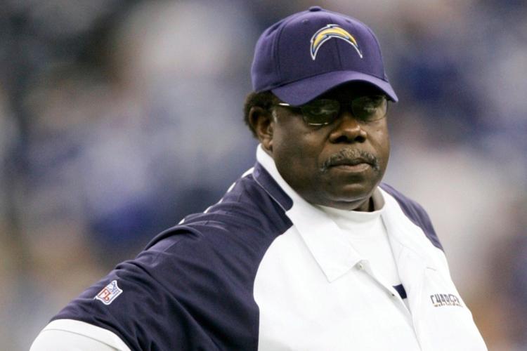 The Pro Football Hall of Fame honors 3 assistant coaches with the award ...