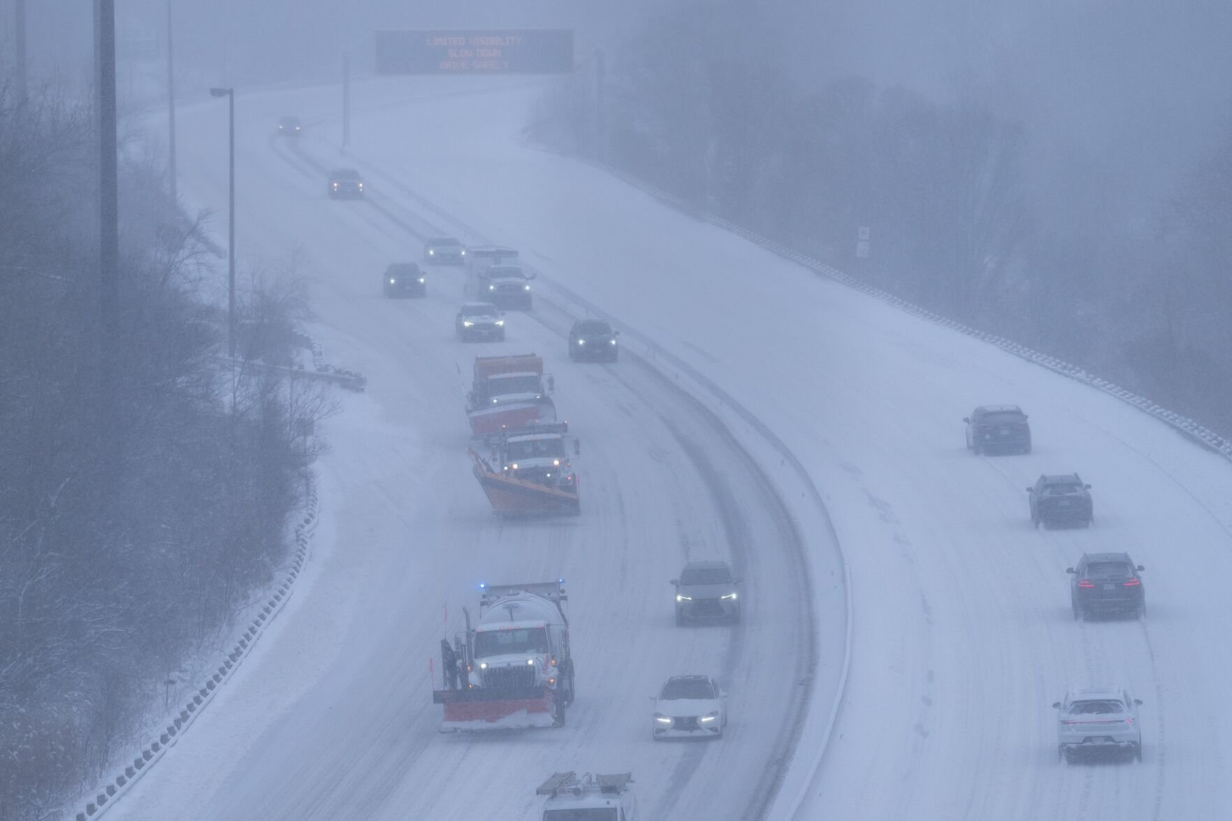 Toronto snowfall warning live: Major commute, travel delays