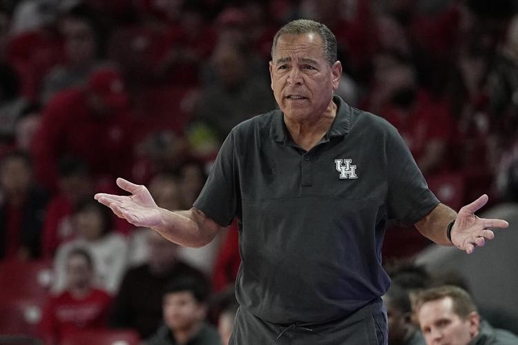 Sasser, cold-shooting No. 2 Houston outlast Kent State 49-44