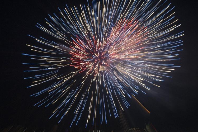 Photos of spectacular fireworks light up American skies on the Fourth ...