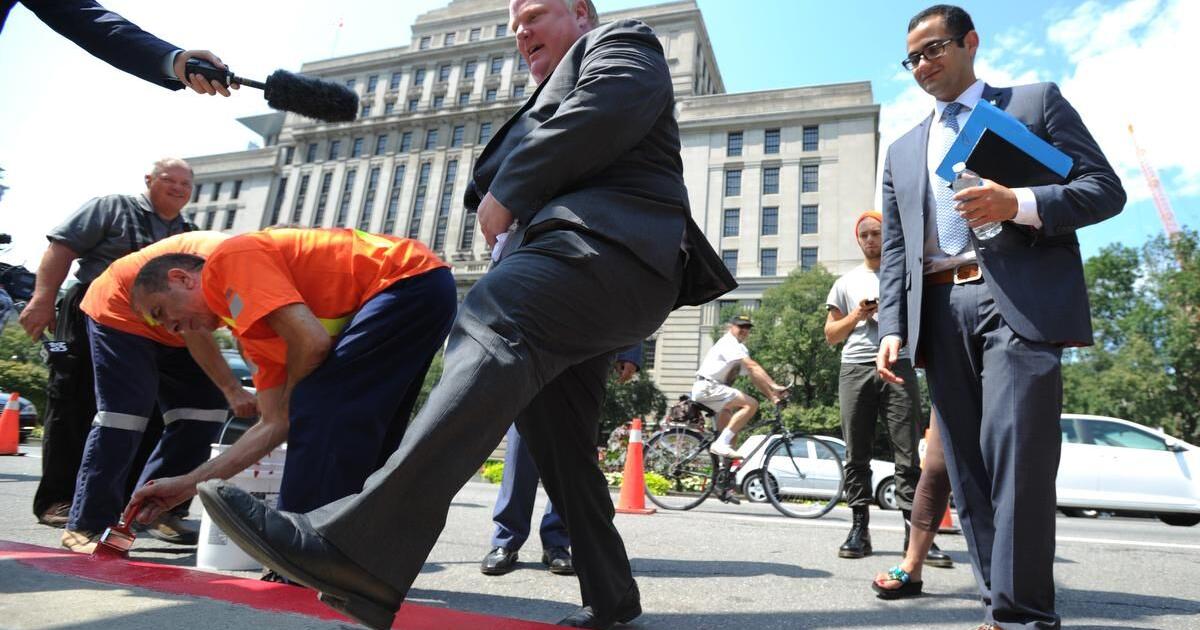 Painted curbs to mark hidden fire hydrants? Been there, done that