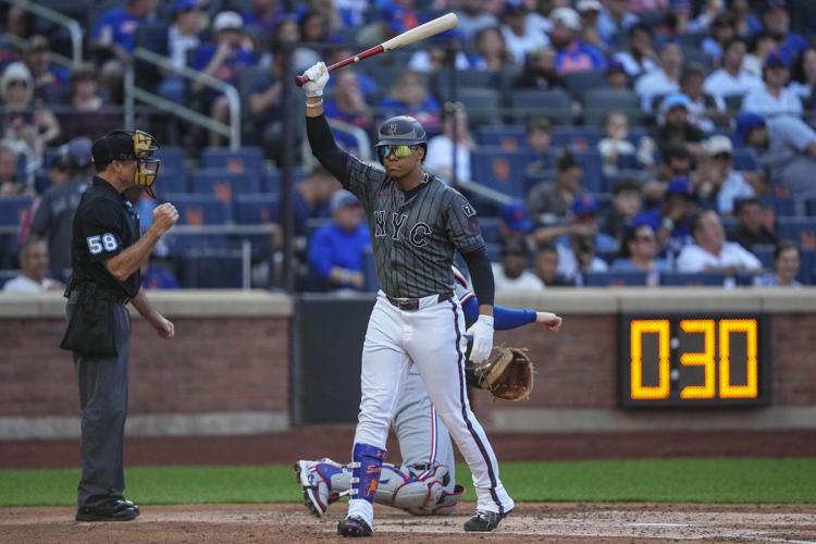 Mets drop 8th straight game and are losing grip on NL playoff spot