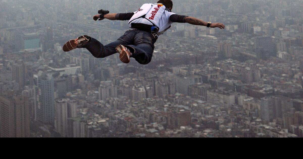 Austrian daredevil Felix Baumgartner to freefall from the edge of space