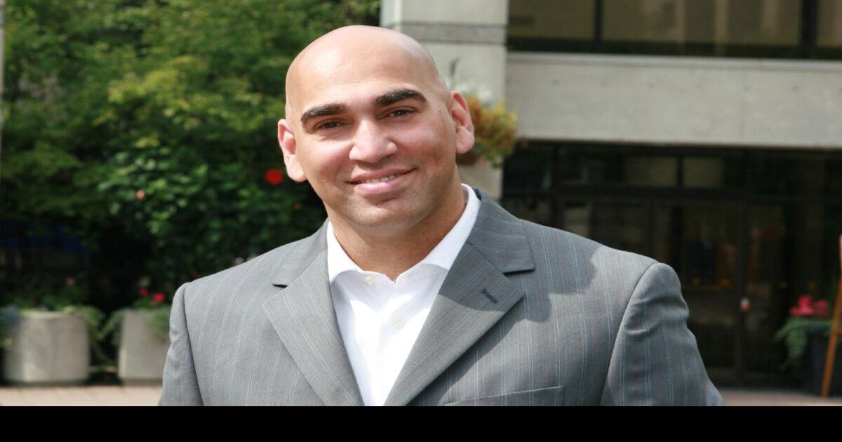 Oakville town Councillor Max Khan dies