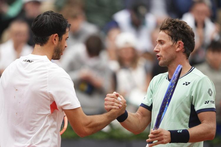 French Open 2025: Casper Ruud is bothered by a painful knee and loses to Nuno Borges