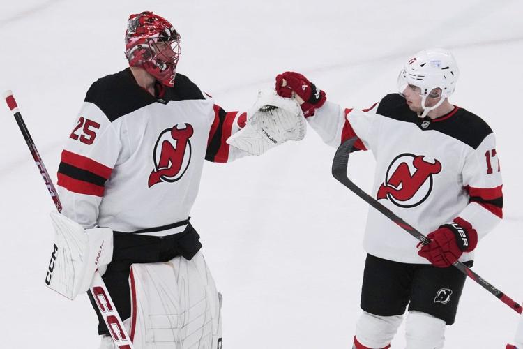 Devils end 3-game losing streak with 5-3 win over the Blackhawks