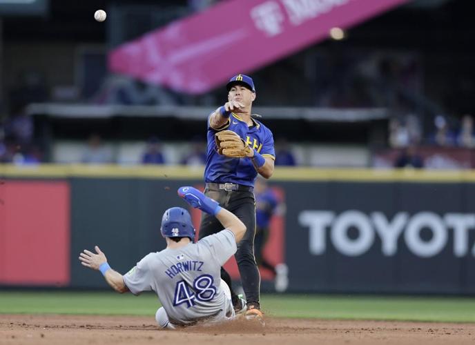 Castillo's revamped slider keeps Blue Jays off balance in series opener ...