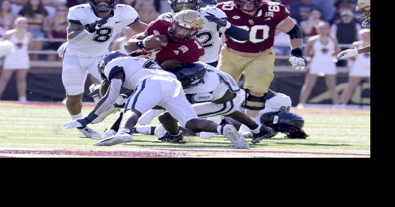 Kye Robichaux runs for 2 TDs; BC outlasts UConn 21-14 for 4th straight win