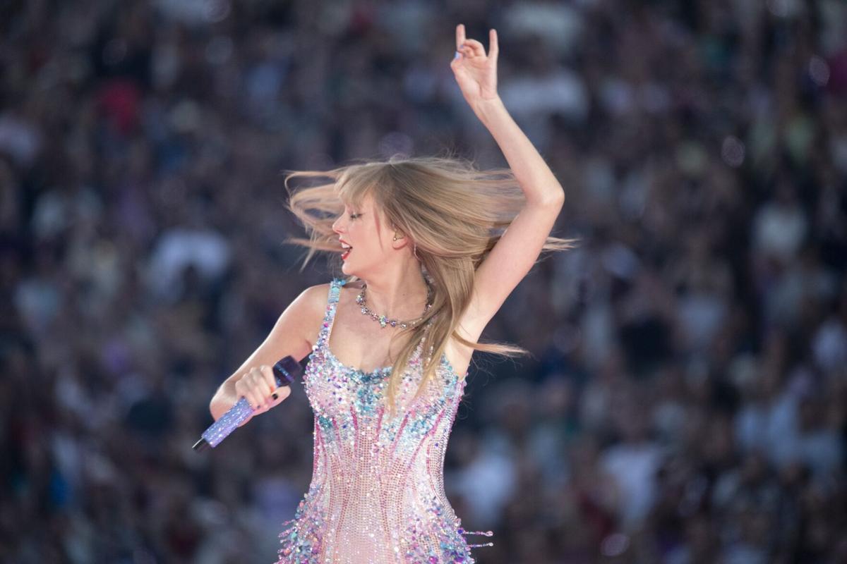 Taylor Swift in Toronto: A decade of Swiftie photos on display by local ...