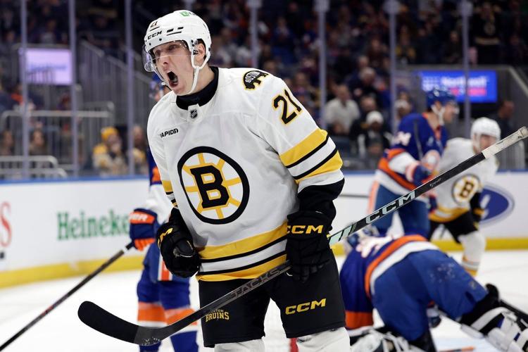 Alex Steeves scores twice as Bruins defeat Islanders 3-1
