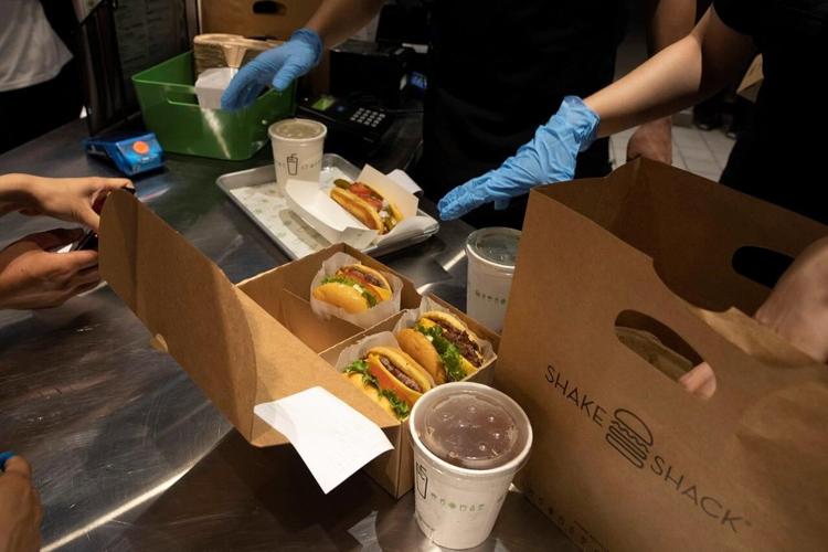 Shake Shack shrugs off trade war, opens outlet in Beijing
