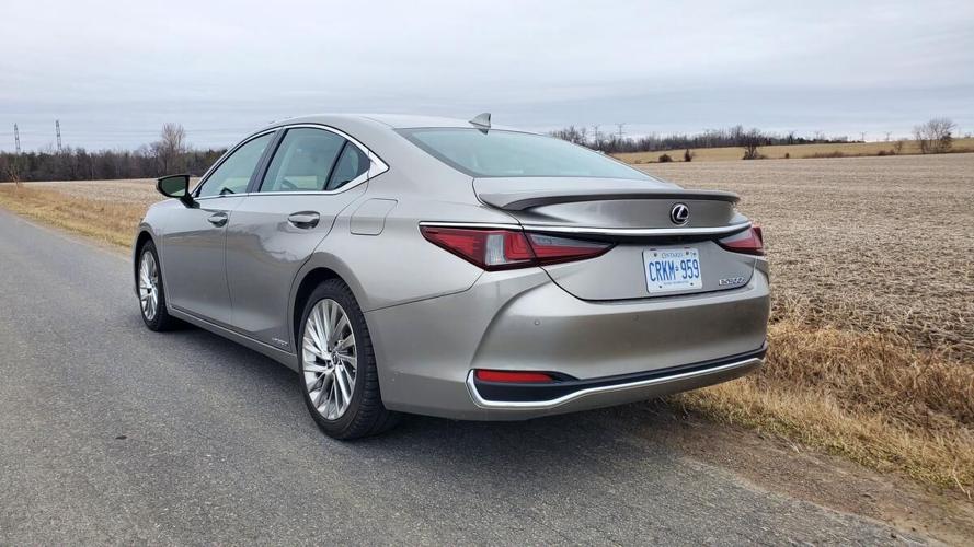 2021 Lexus ES 300h is a hybrid still delivers the goods