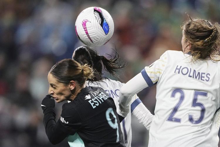 Chawinga and Current dominate early in 3-1 win over Thorns